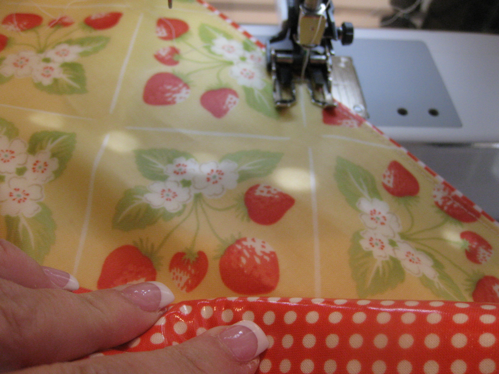Stain-proof, self-binding table runner - Pieced Brain